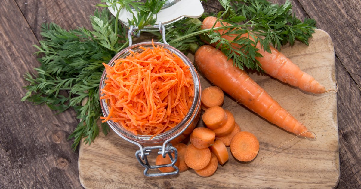 Морква з родзинками - який салат приготувати — Шуба