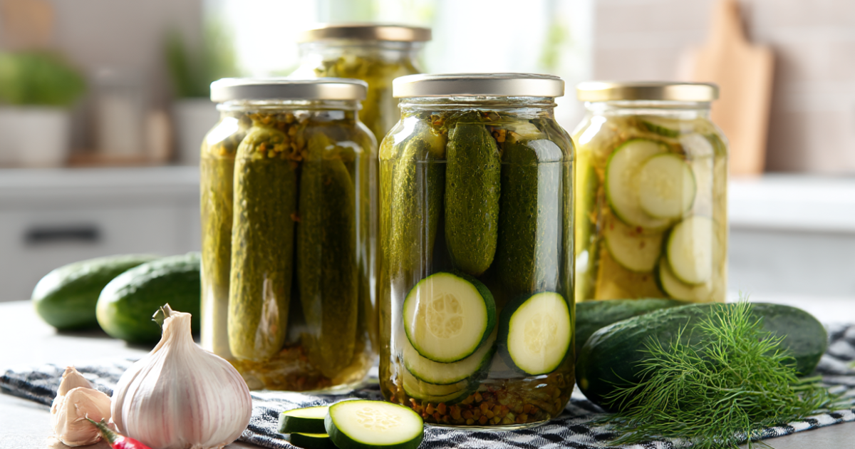 Мариновані огірки з кабачками — хрумка консервація на зиму — Шуба