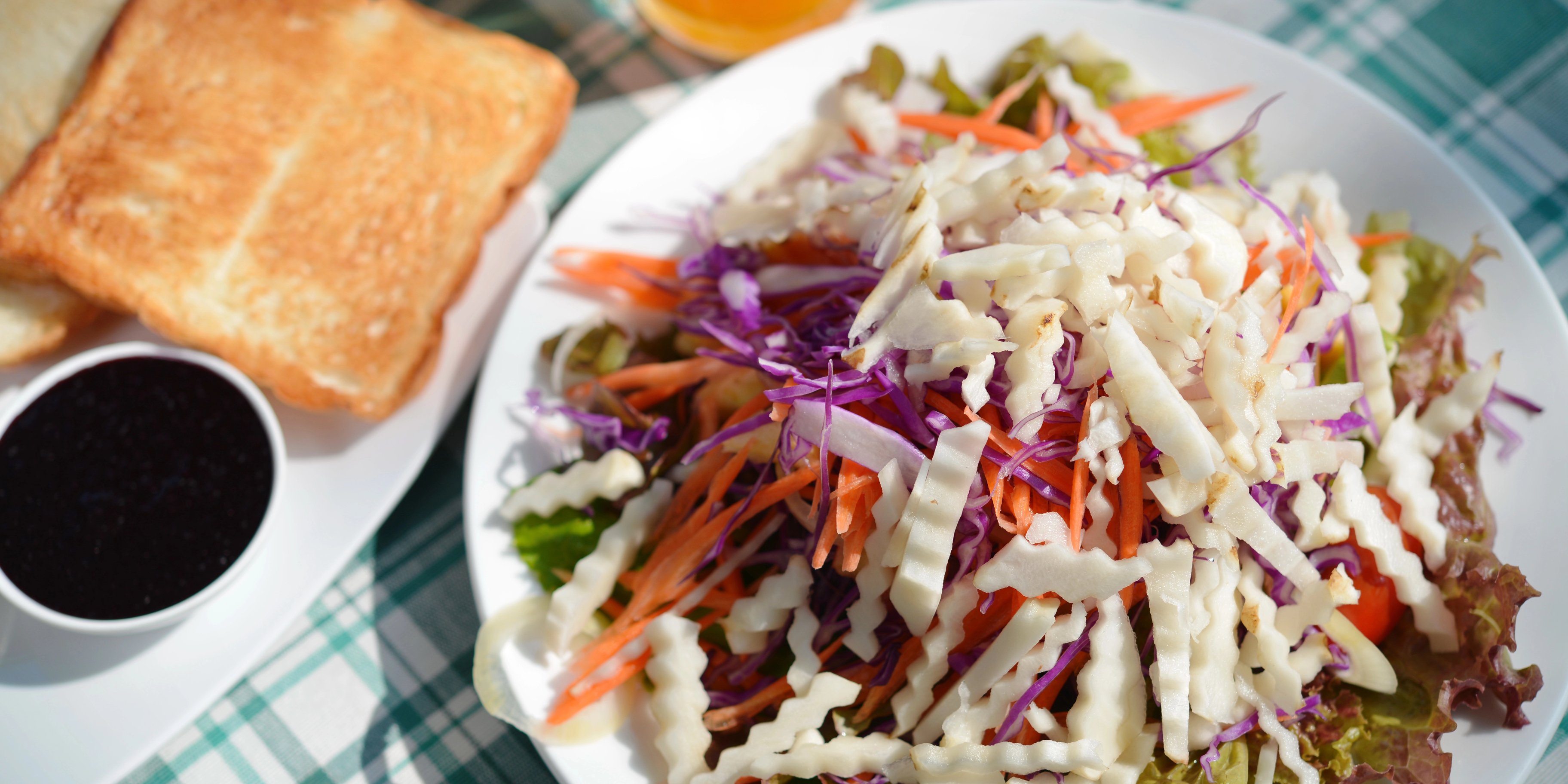 Теплий салат із топінамбуром і морквою в гірчичному соусі — простий ...