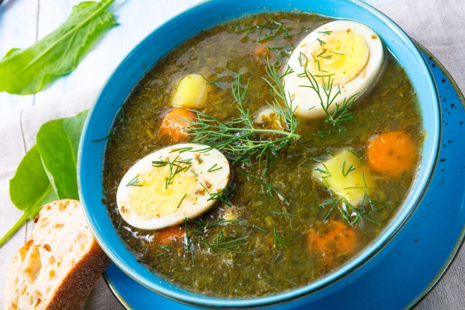 Зелений борщ із пшоном — готуємо на велику родину. Читайте на UKR.NET