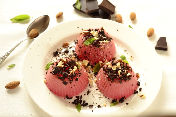 Корисний сирний десерт з ягодами. Читайте на UKR.NET